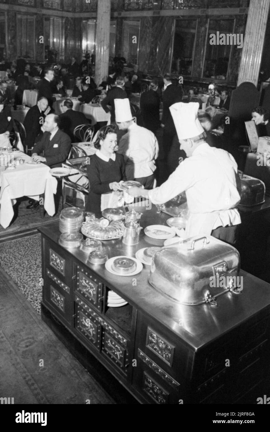 Ww2 military chef hi-res stock photography and images - Alamy