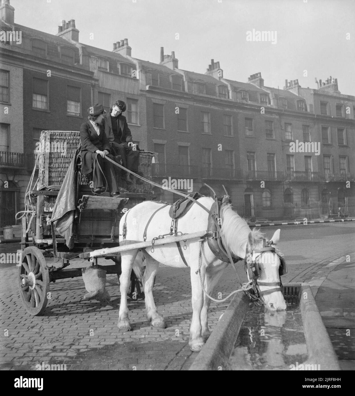Horse drawn delivery van hi-res stock photography and images - Alamy