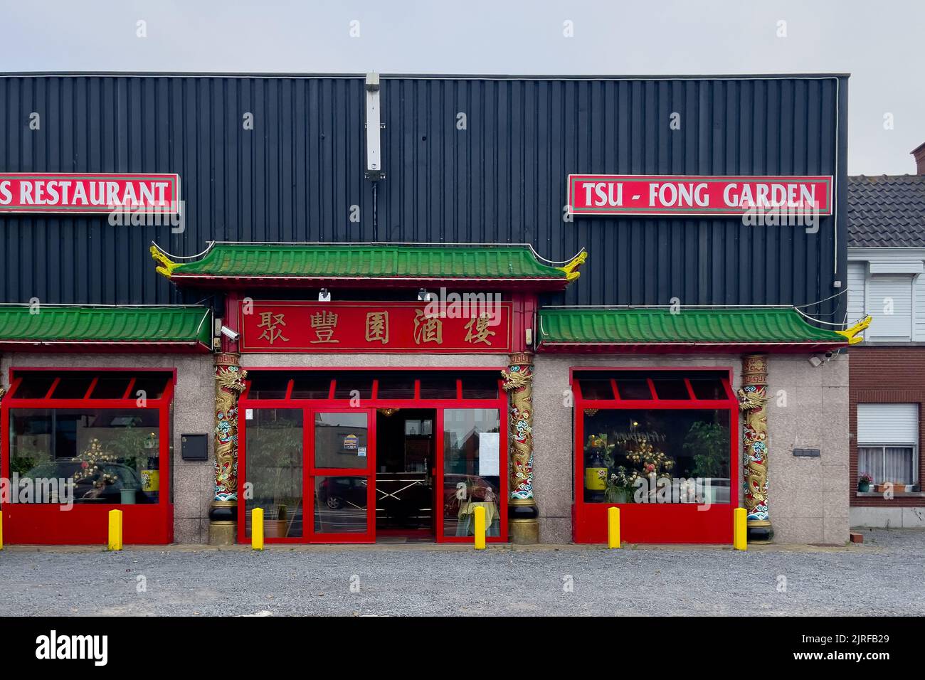 The entrance of a Chinese restaurant Stock Photo - Alamy