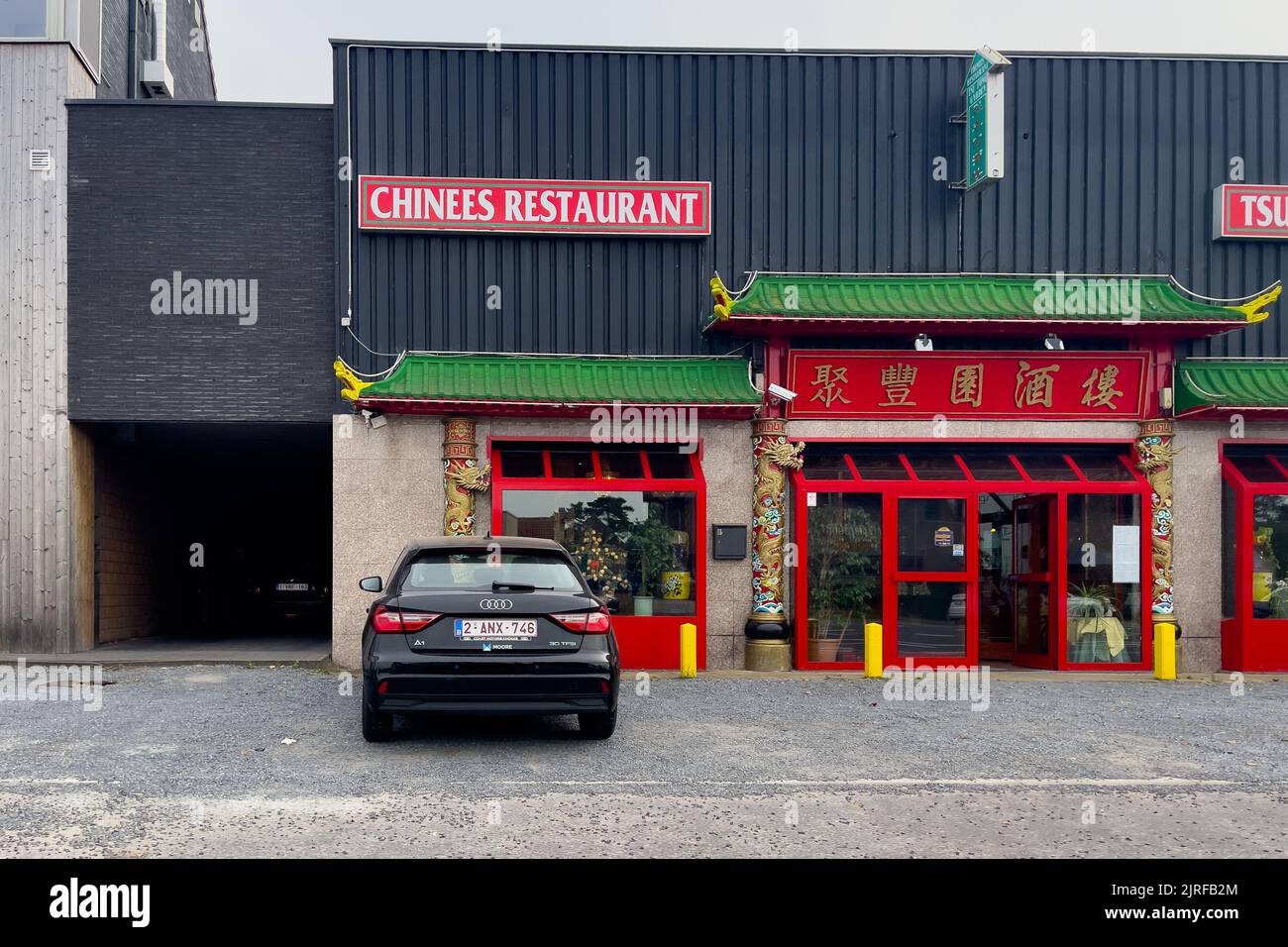 The entrance of a Chinese restaurant Stock Photo - Alamy