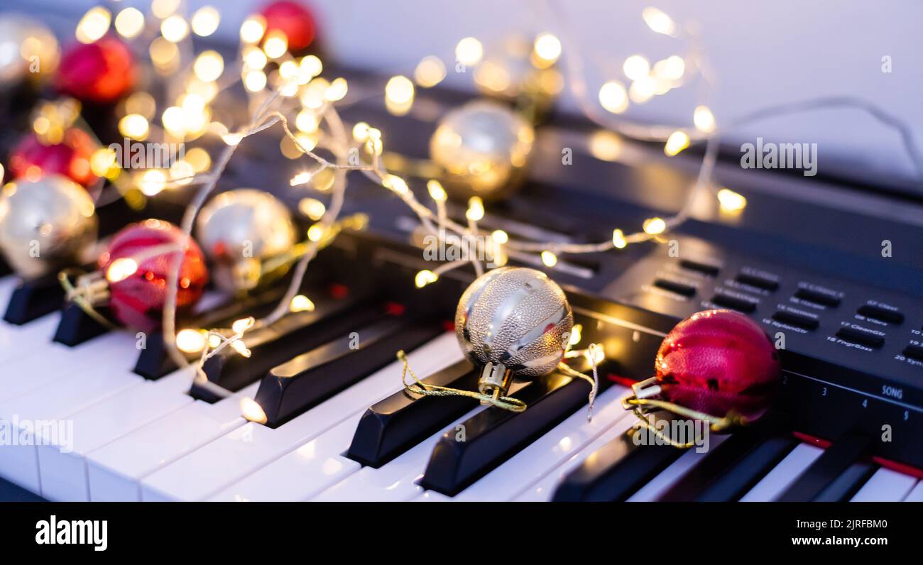 Piano keyboard with Christmas garland close up Stock Photo - Alamy