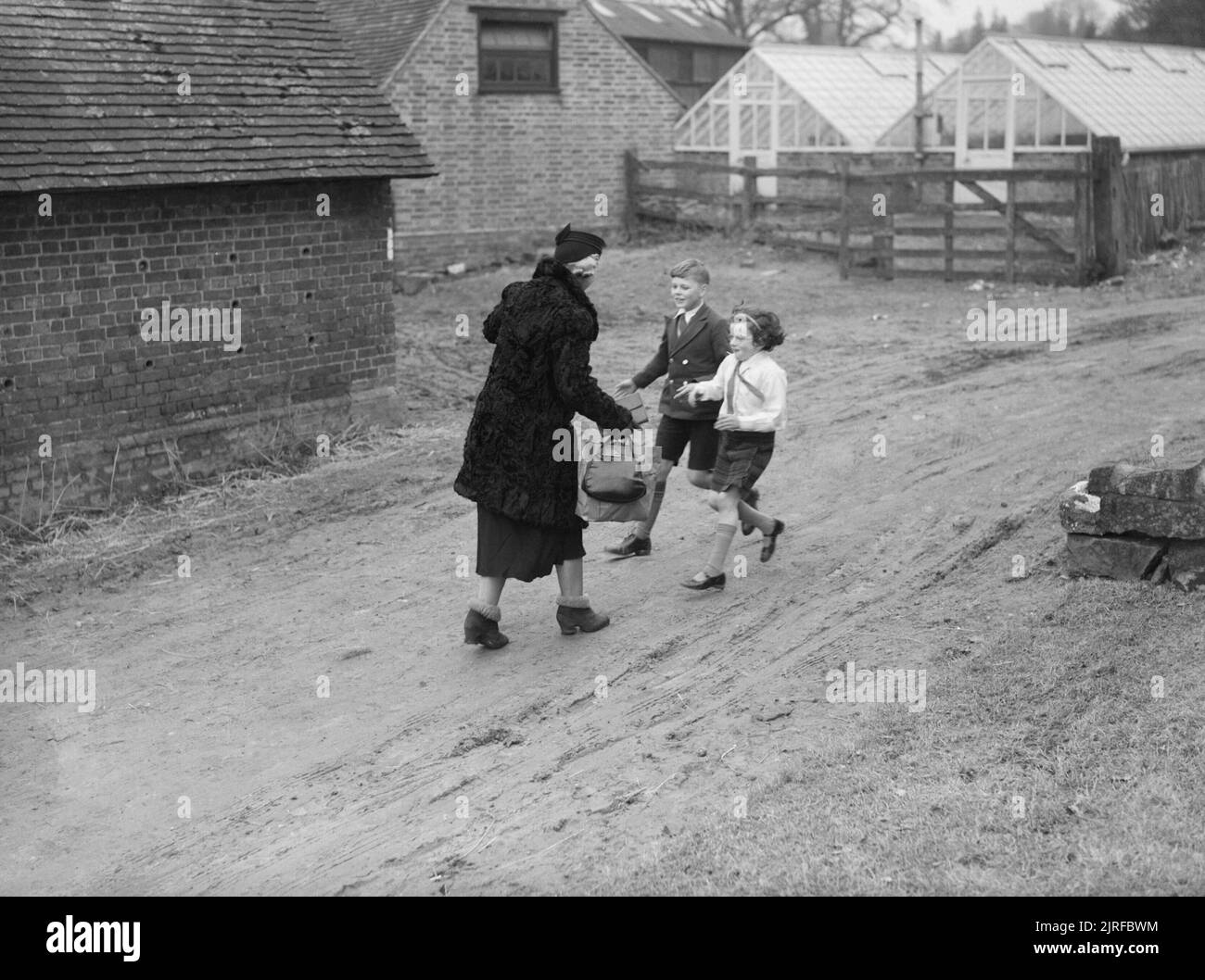 Evacuee ww2 british hi-res stock photography and images - Alamy