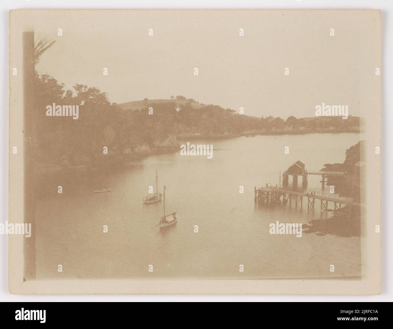 Boats on water 1900 hi-res stock photography and images - Alamy