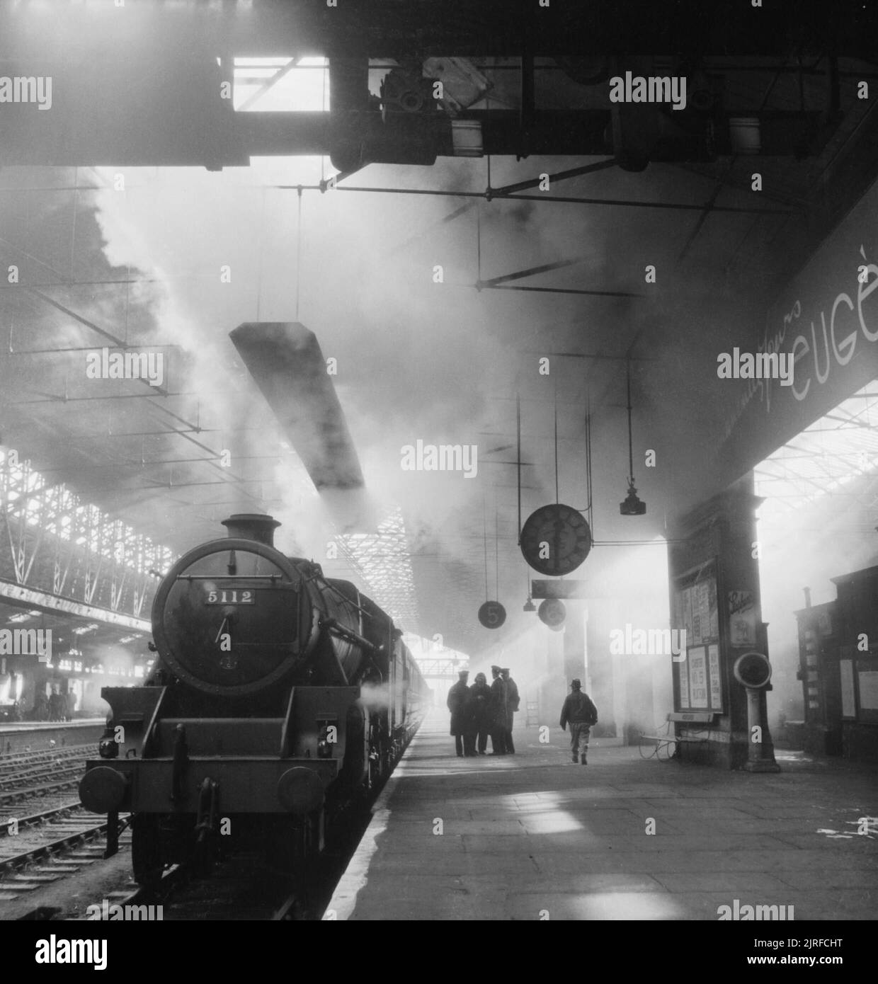Chester train platform Black and White Stock Photos & Images - Alamy