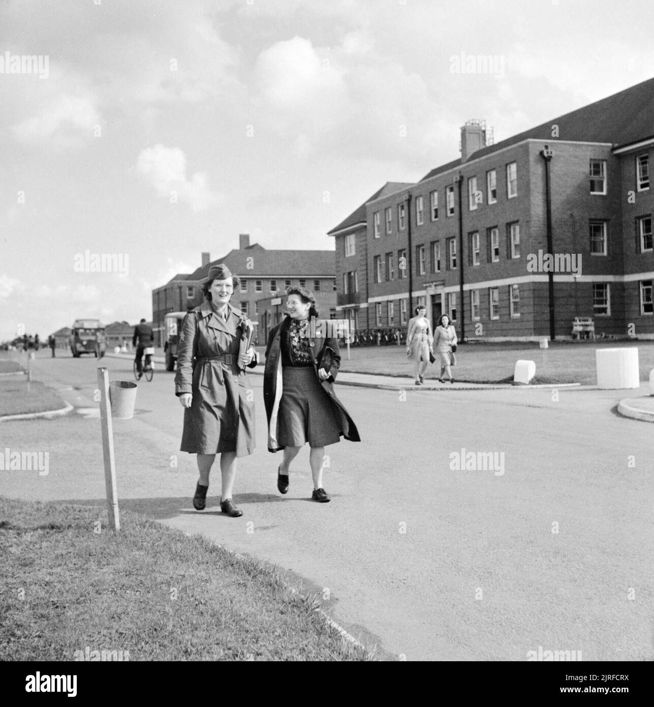 US Army University, Shrivenham, England, UK, 1945 Sergeant Doris Hogan (left) walks through the ...