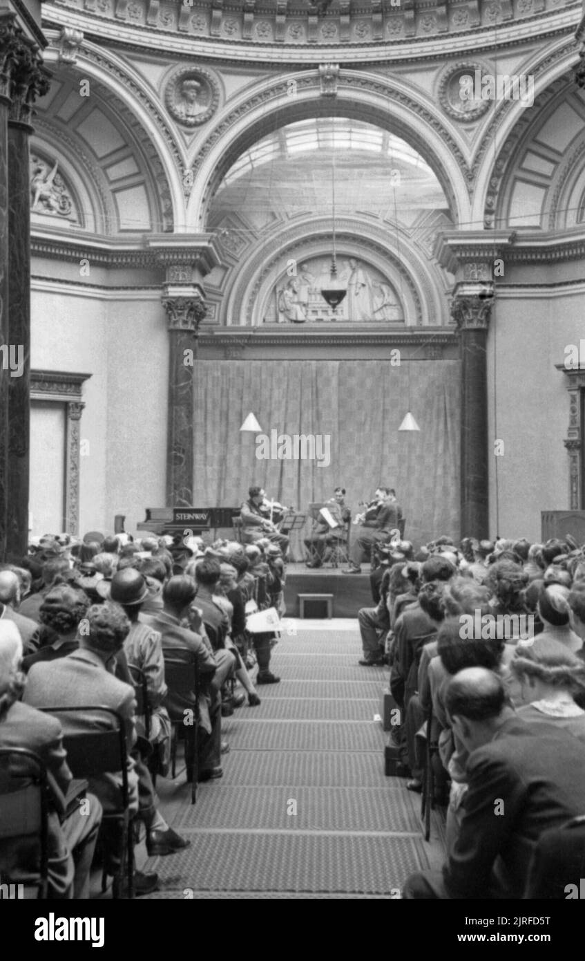 The national gallery london ww2 hi-res stock photography and images - Alamy