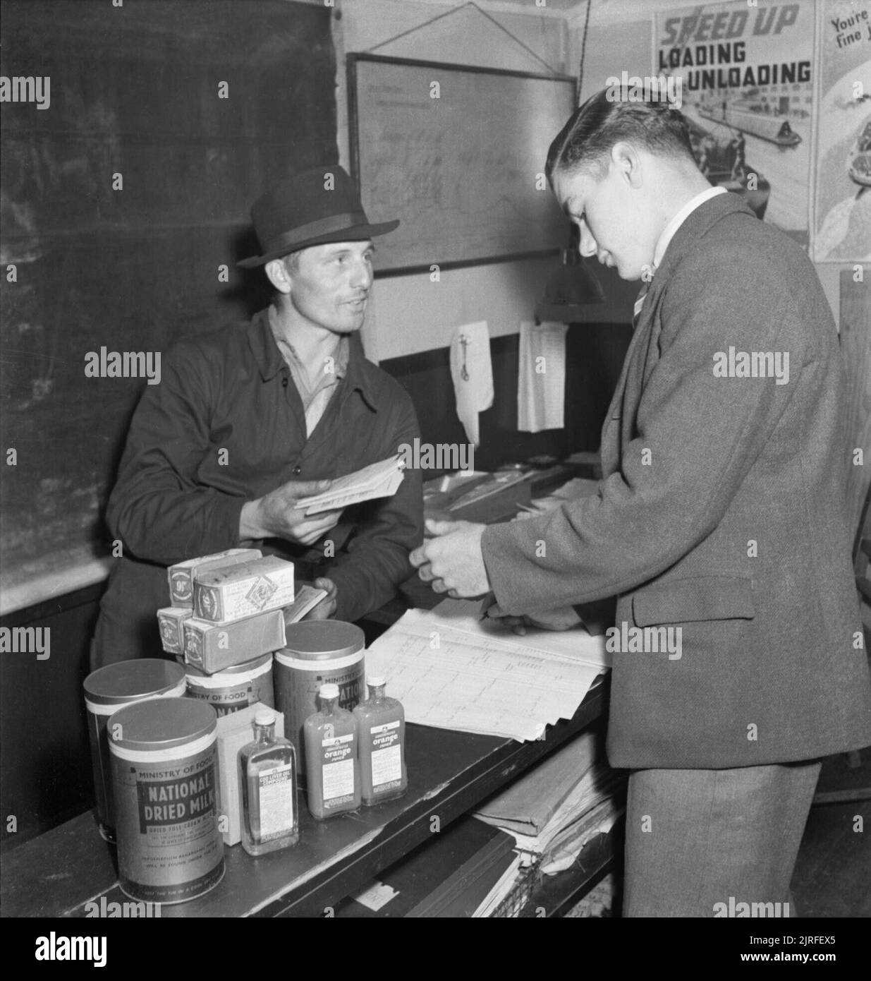 World war two food rationing britain hi-res stock photography and ...
