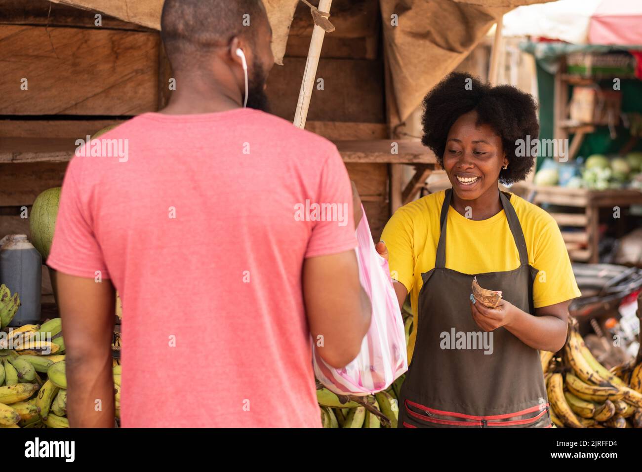 African market trader selling hi-res stock photography and images - Alamy