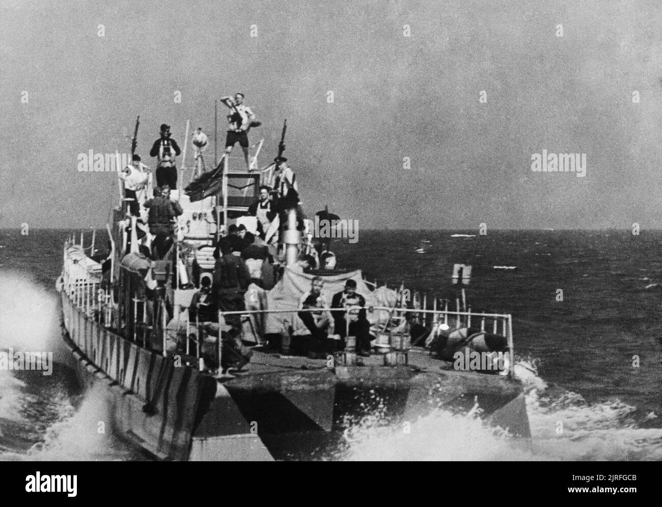 The German Navy in the Second World War A German R-boat motor ...