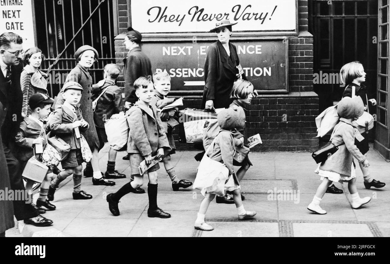 The Evacuation Scheme in Britain 1940 London schoolchildren off to the ...