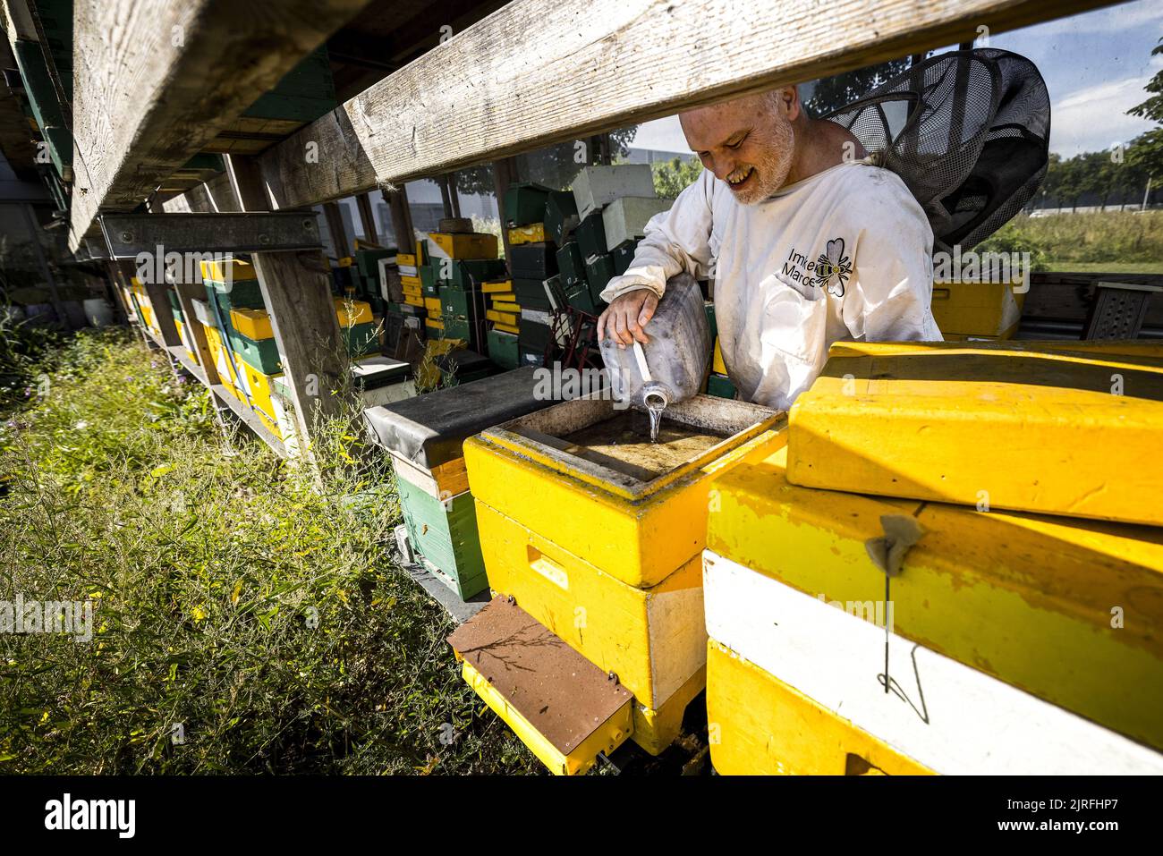 2022-08-24 11:38:53 Beekeeper Marcel Horck feeds his bees with extra ...