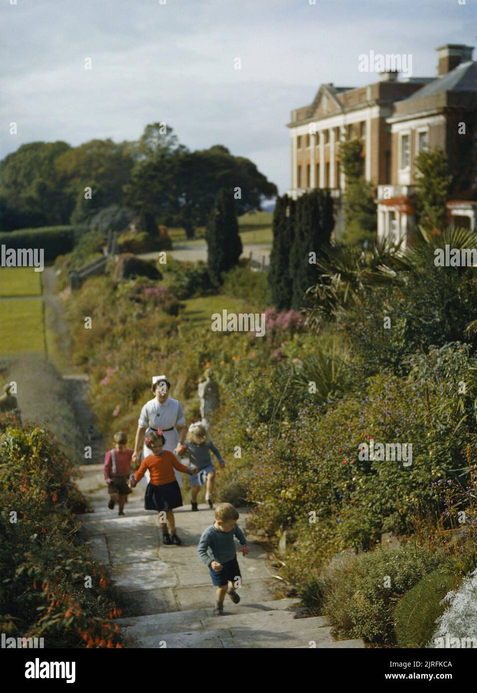 The Home Front in Britain 1939-1945 A nurse with child evacuees from ...