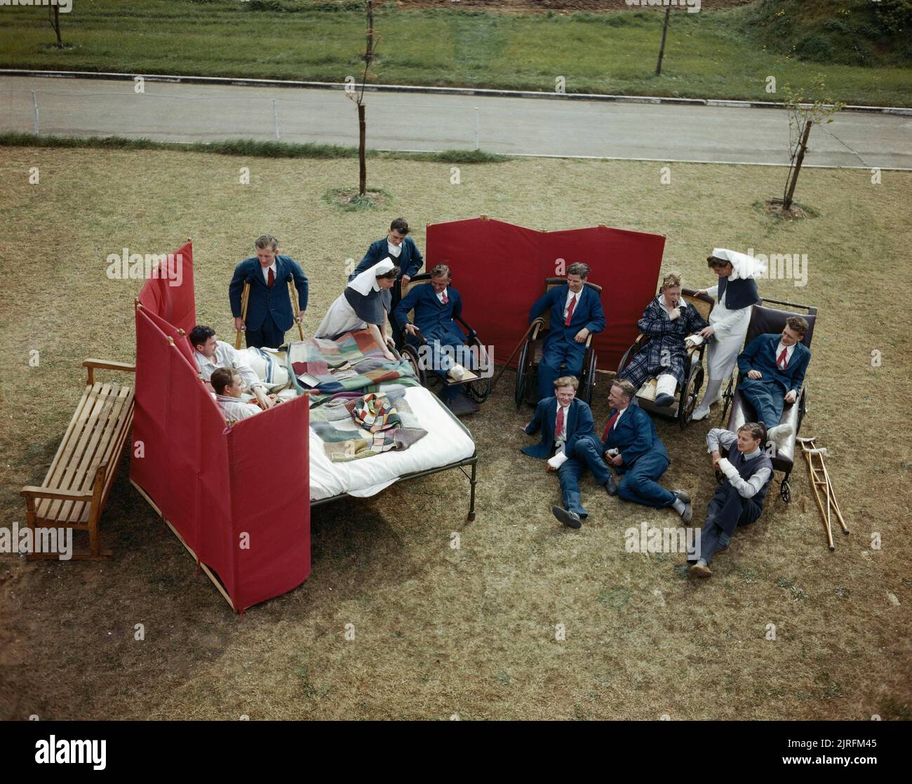 Nursing in the world war 2 hi-res stock photography and images - Alamy