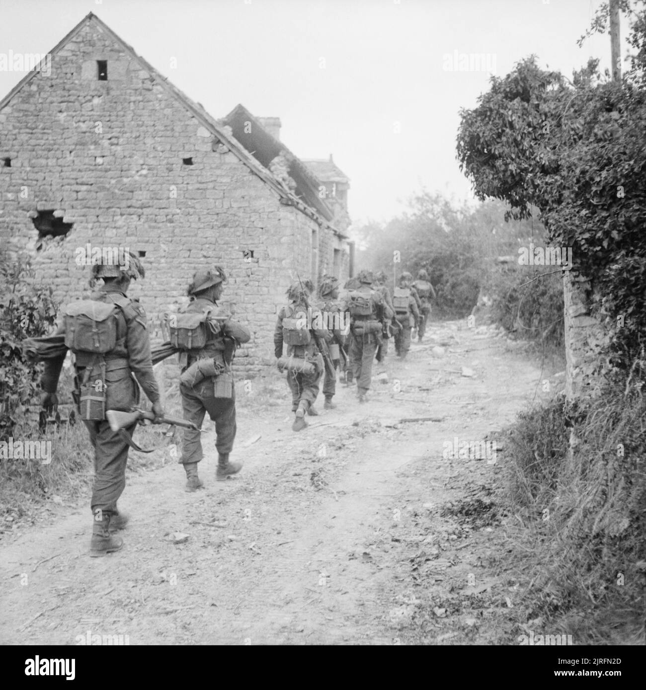 Infantry of the York and Lancaster Regiment in the village of Fontenay ...