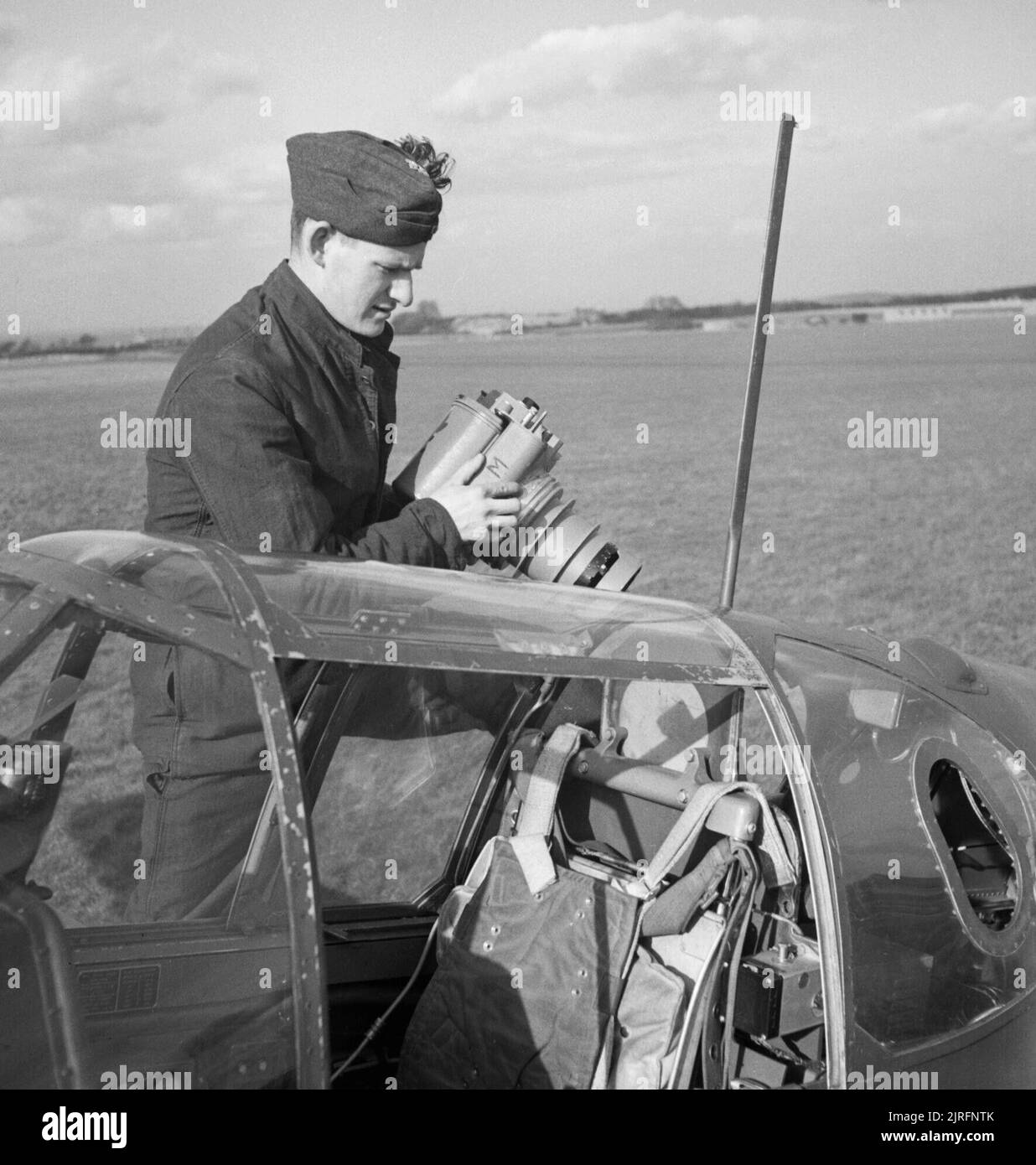 Royal Air Force Army Co-operation Command, 1940-1943. An airman of the ...