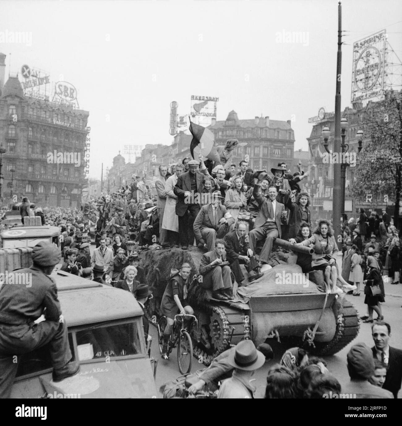 Scenes of jubilation as British troops liberate Brussels, 4 September ...