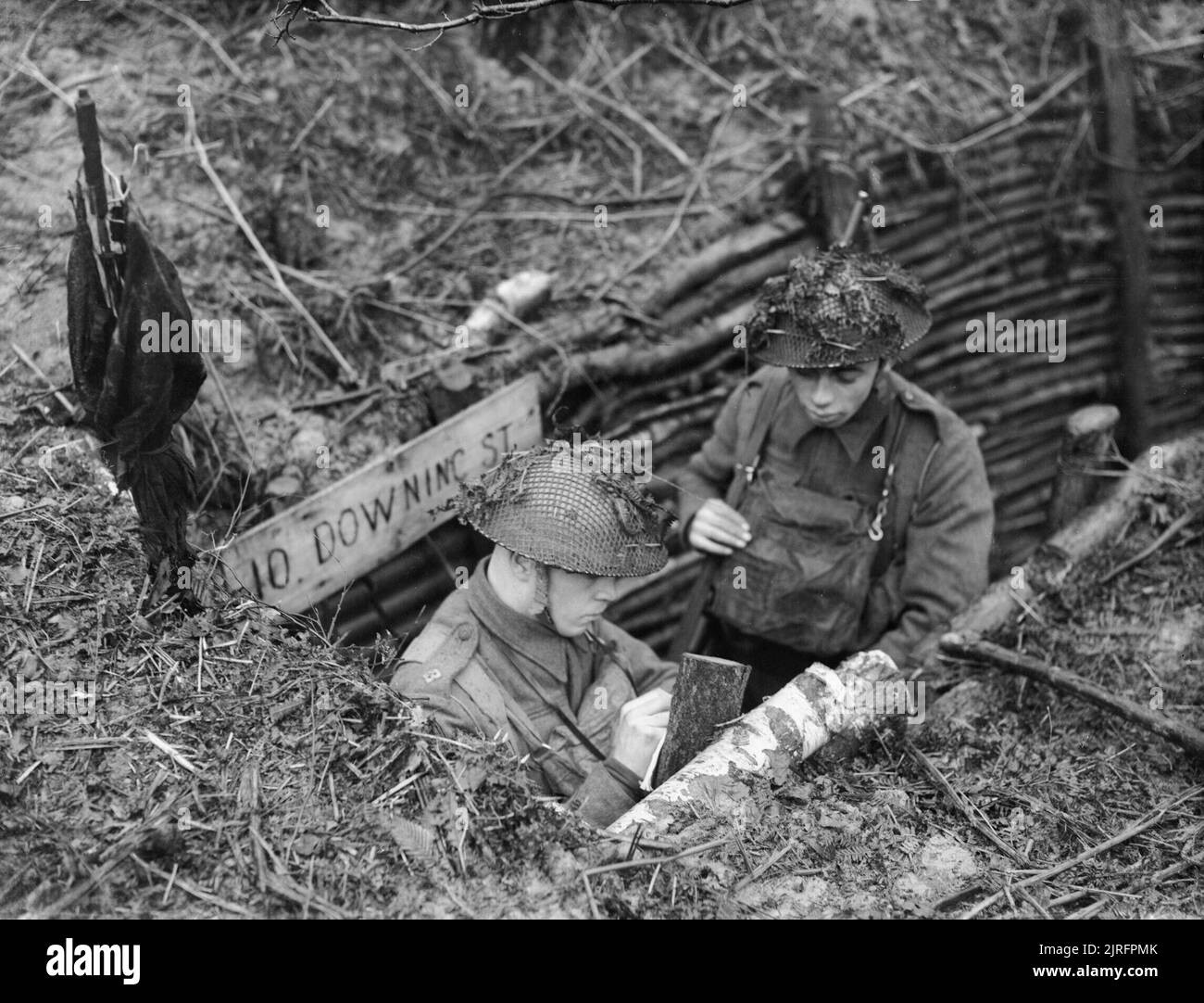 The British Army in France 1940 Troops from 14th Platoon, 'C' Company ...