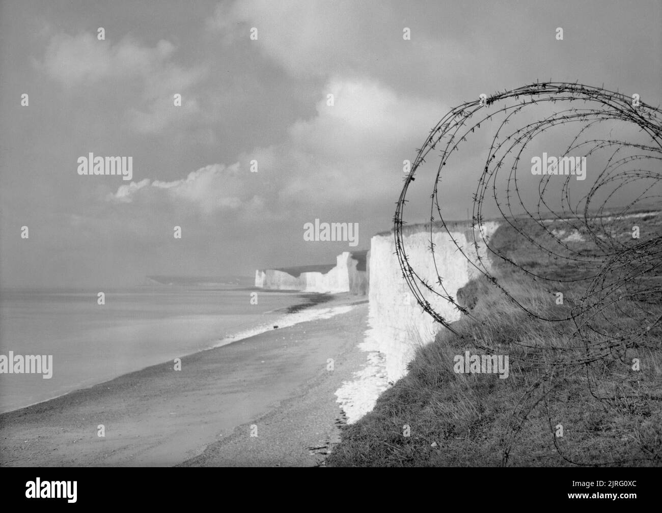 The British Army in the United Kingdom 1939-45 Barbed wire defences on ...