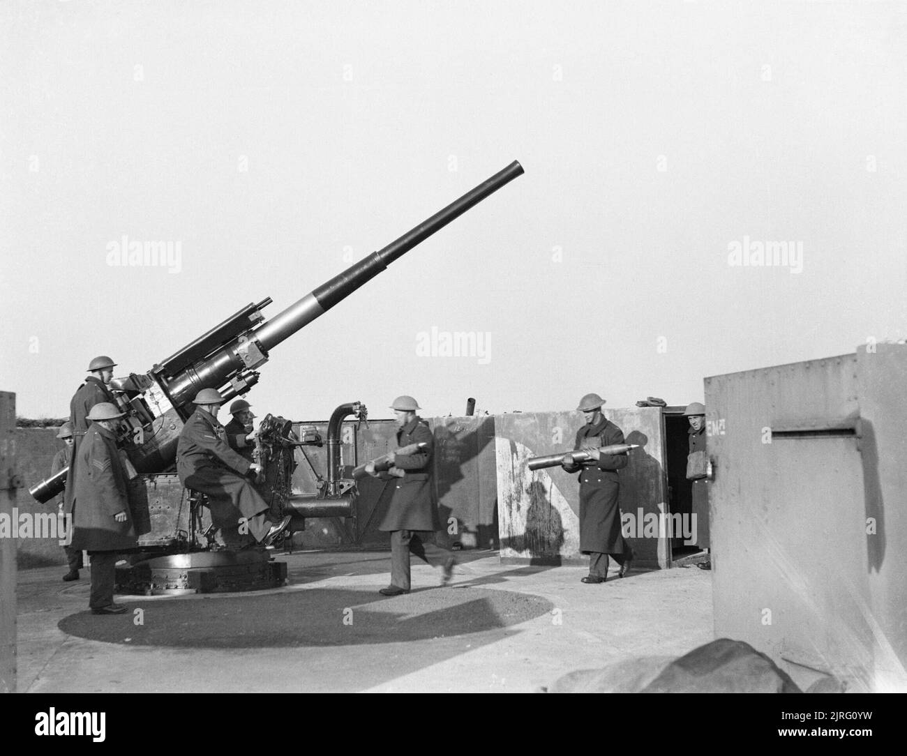 The British Army in the United Kingdom 1939-45 4.5-inch anti-aircraft ...