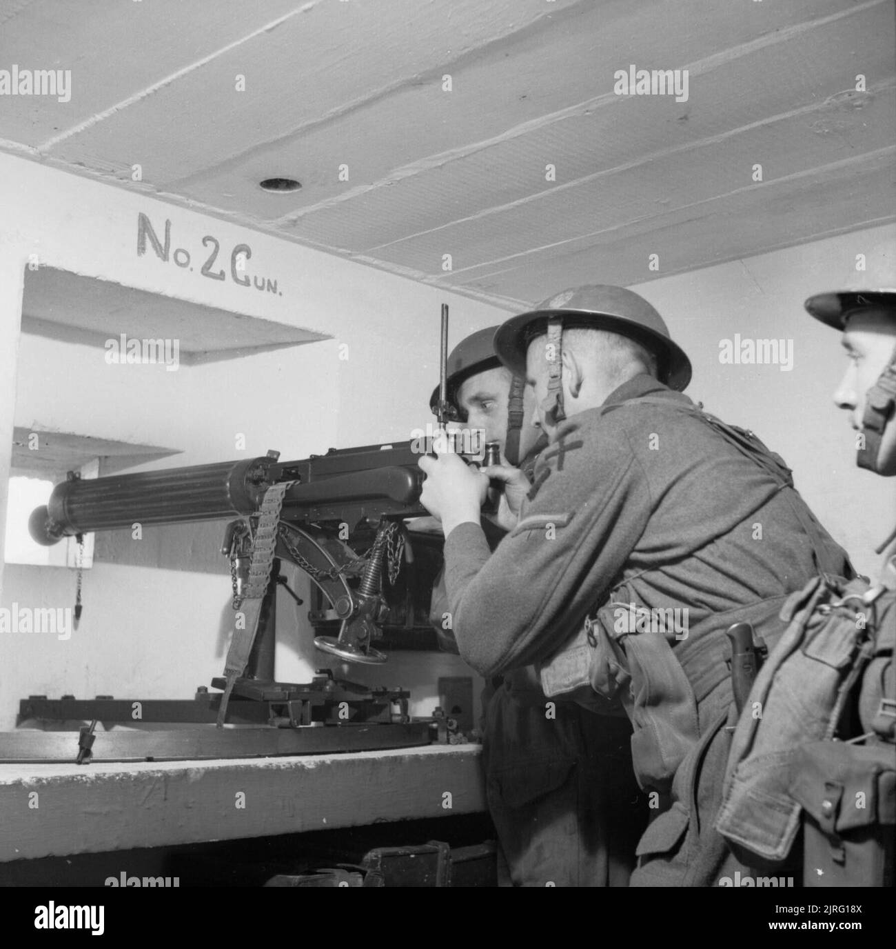 The British Army on Gibraltar 1942 Inside a Vickers machine-gun post in ...