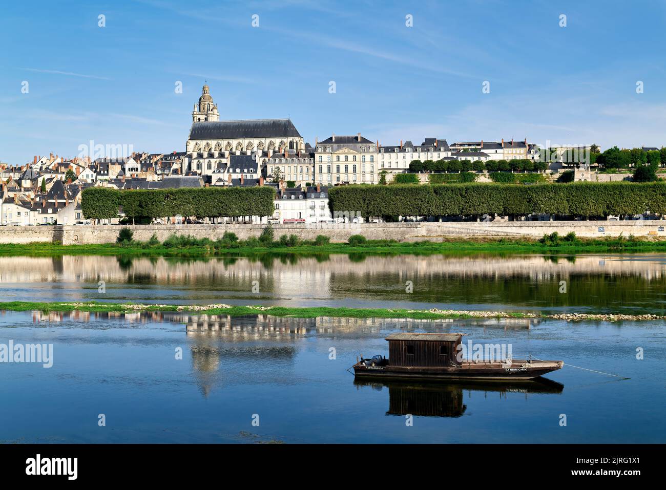 Chateau blois france facade hi-res stock photography and images - Alamy