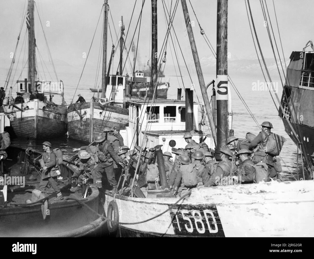 The Royal Navy during the Second World War A Welsh Regiment lands on ...