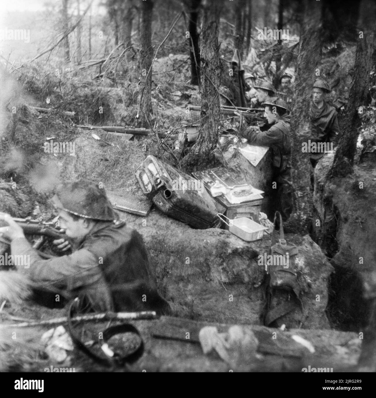 Troops from the 1st Battalion, South Lancashire Regiment man trenches ...