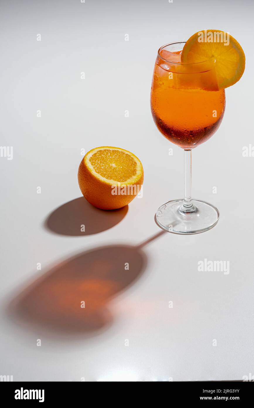 Studio shot of a Spritz cocktail with an orange slice Stock Photo - Alamy