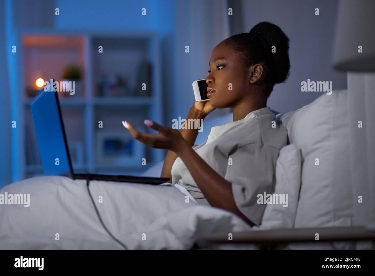 Black woman in bed on laptop hi-res stock photography and images - Alamy