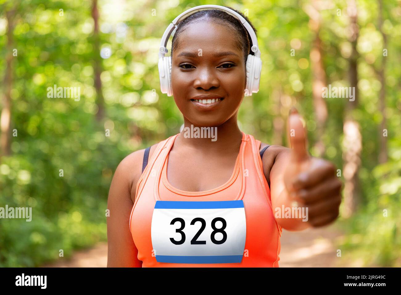 Running with headphones hi-res stock photography and images - Alamy