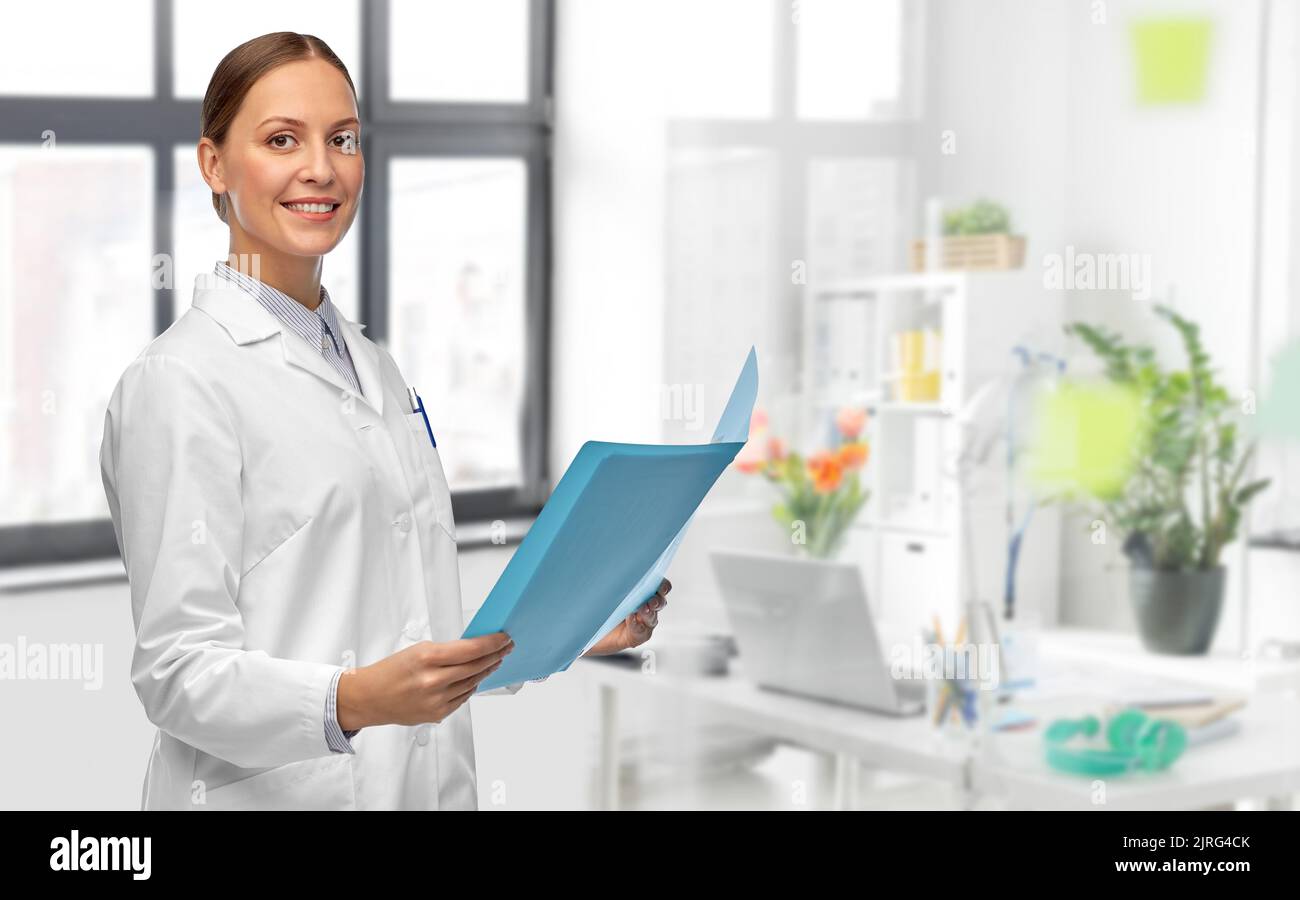 Doctor with folder hi-res stock photography and images - Alamy