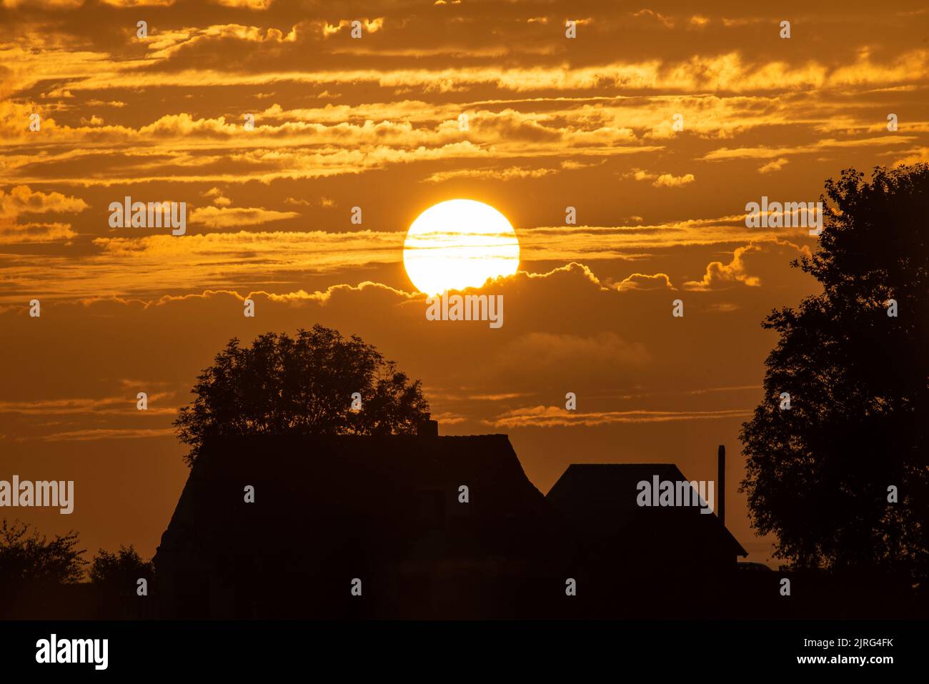 Sunsetting behind the clouds hi-res stock photography and images - Alamy