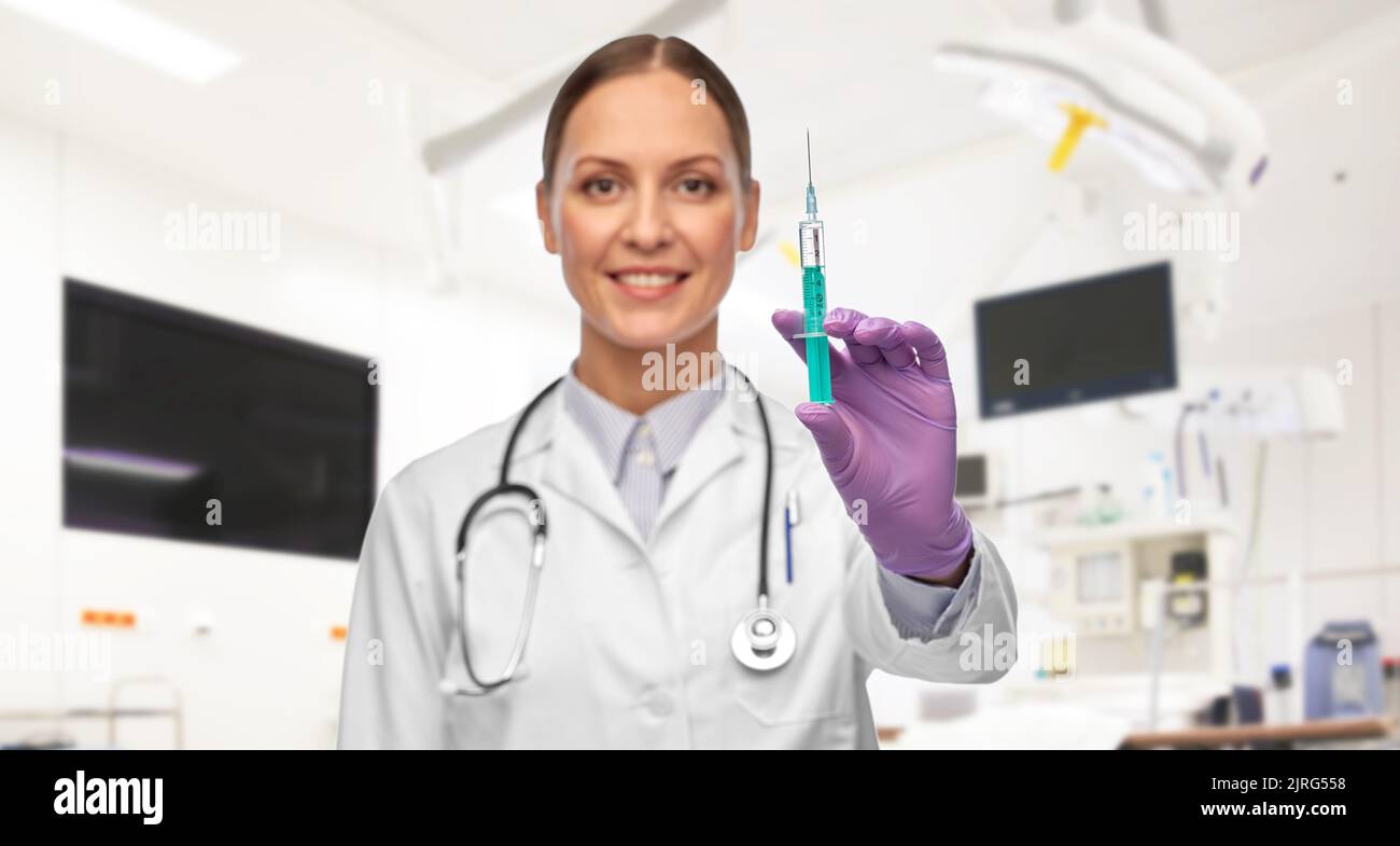 female doctor with medicine in syringe at hospital Stock Photo - Alamy