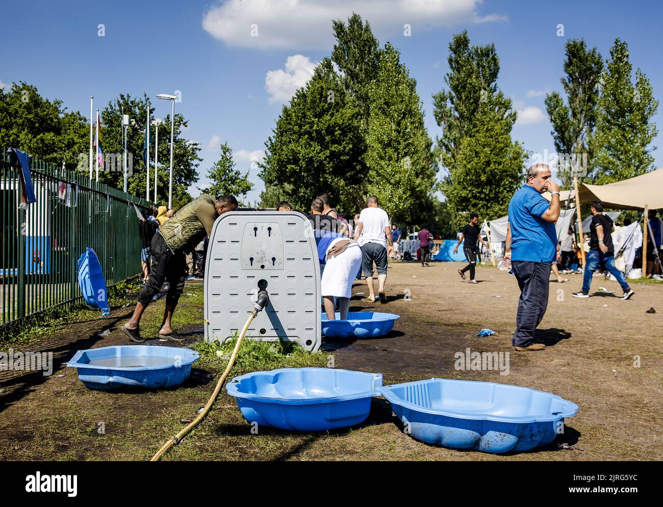 2022-08-24 14:57:19 TER APEL - Asylum seekers at the sanitary ...