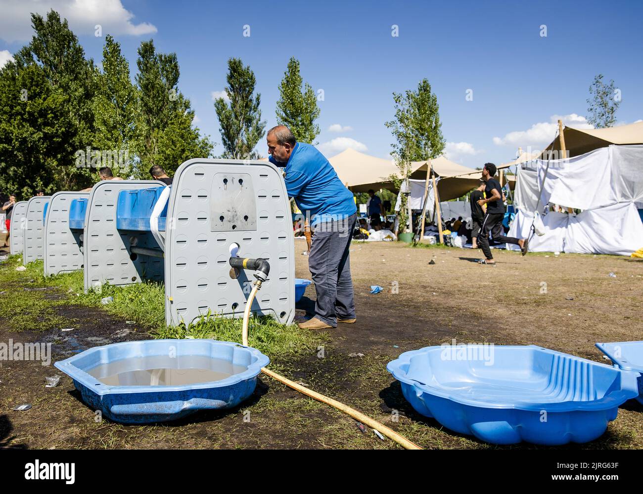 2022-08-24 14:56:43 TER APEL - Asylum seekers at the sanitary ...