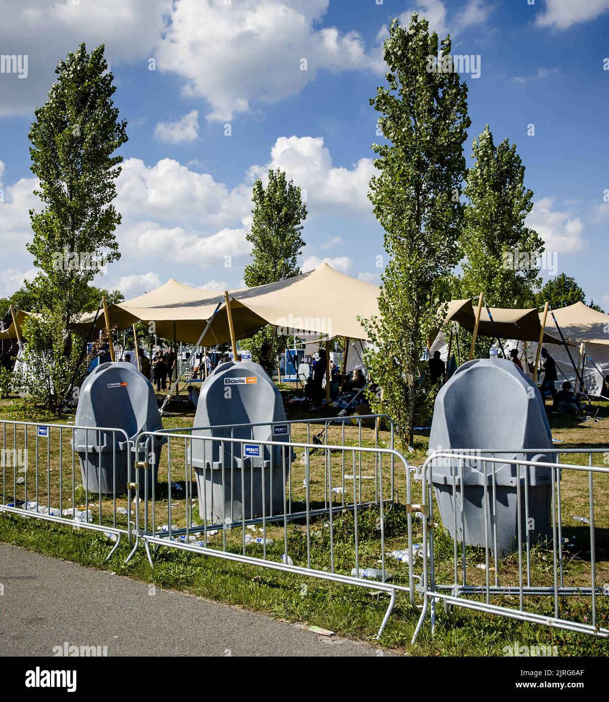 2022-08-24 15:20:44 TER APEL - Urinals at the reception center for ...