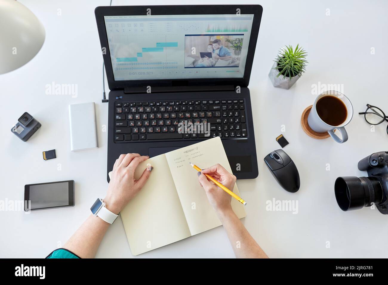 Video editor hi-res stock photography and images - Alamy