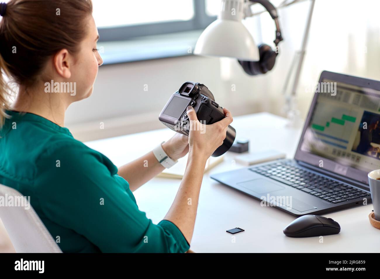 Video editor hi-res stock photography and images - Alamy