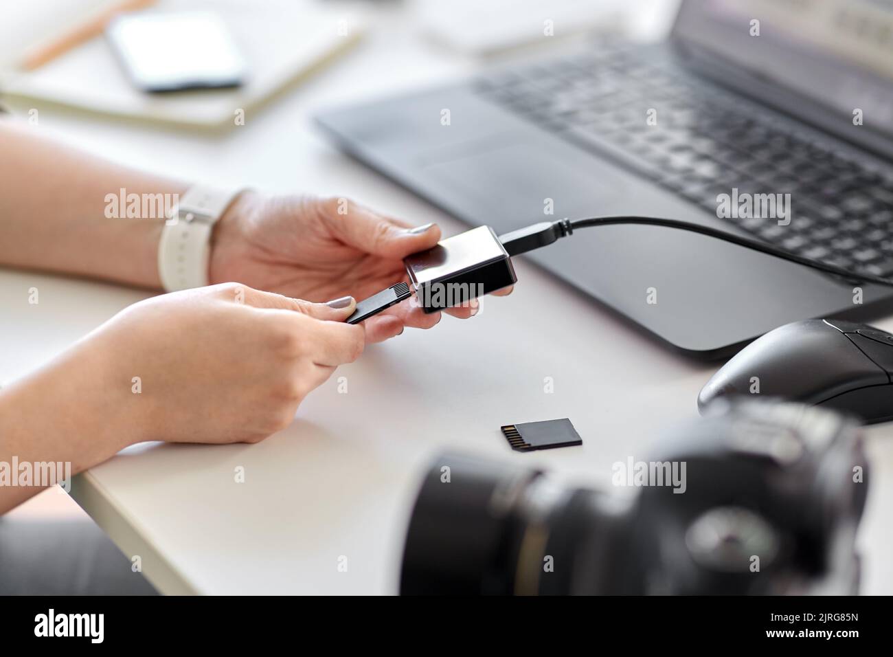 Woman sd card reader hi-res stock photography and images - Alamy