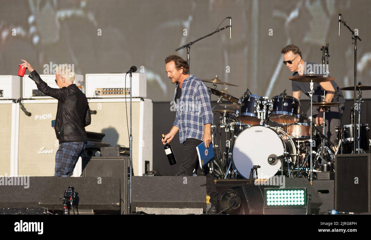 London, UK. 9 July, 2022. Mike McCready, Eddie Vedder and Matt Cameron ...