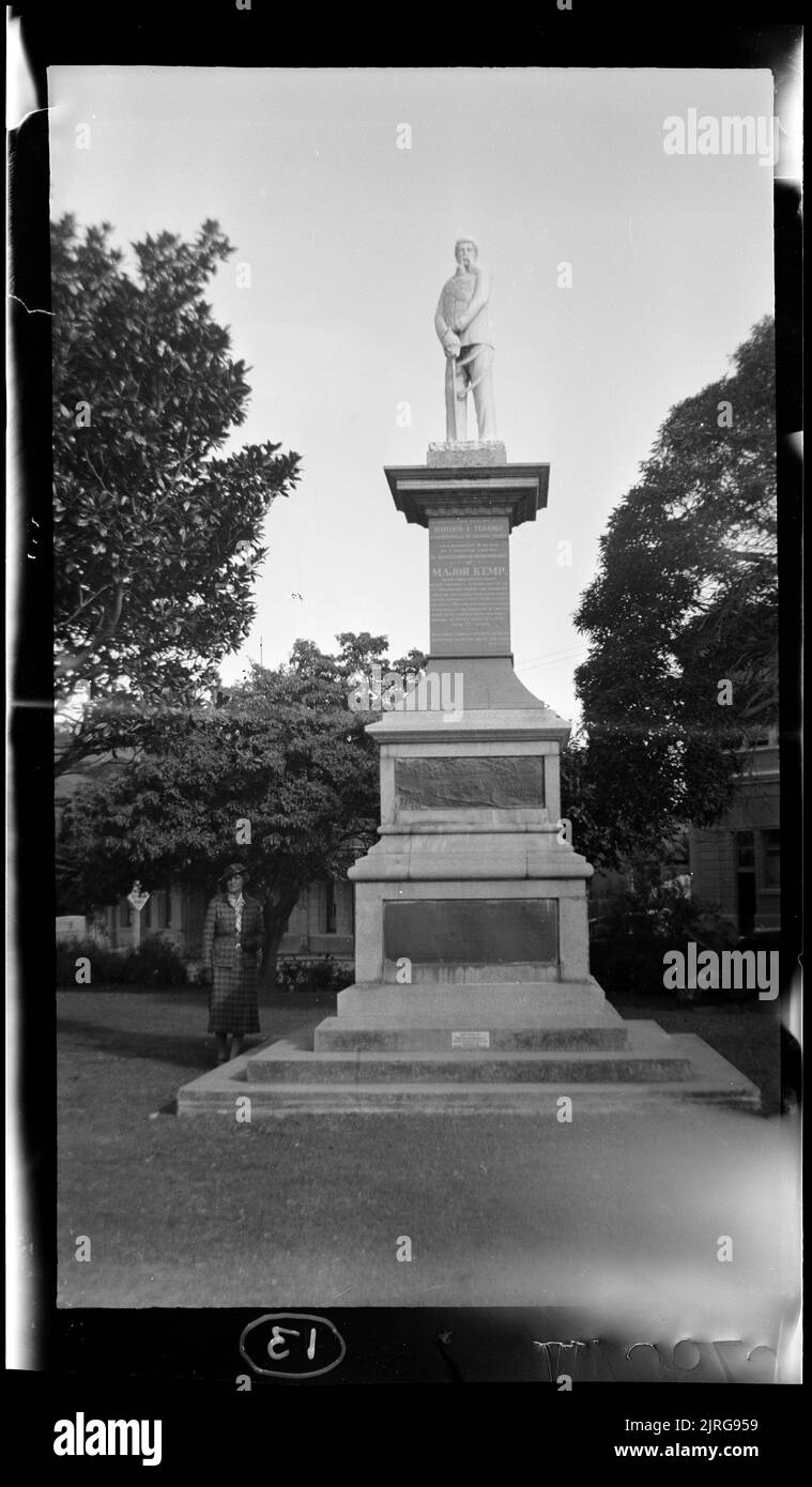 Statue of Major Kemp, 30 March 1938, by Leslie Adkin Stock Photo - Alamy