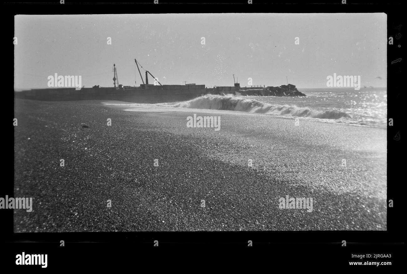 Surf on the shingle beach at Port Ahuriri Breakwater (20) , 07 ...