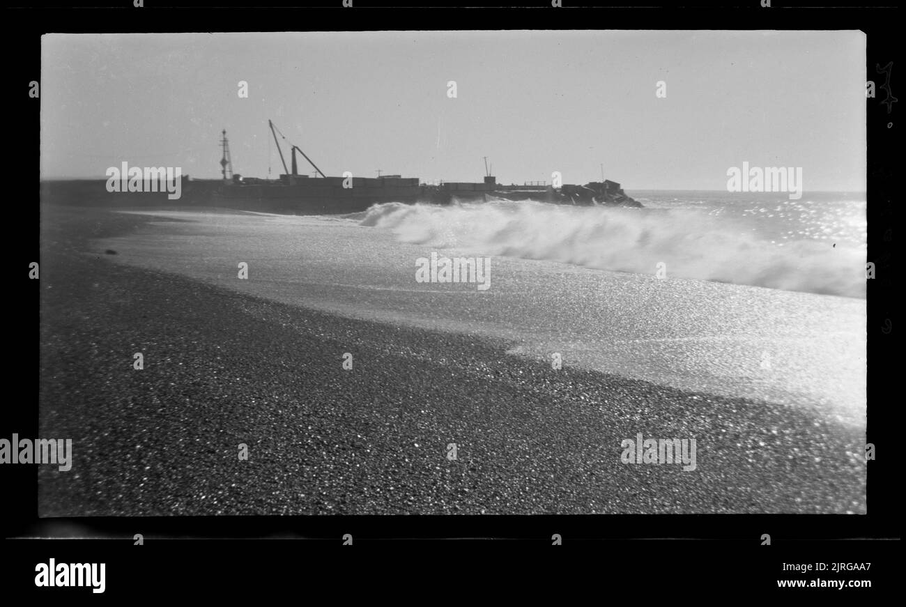 Surf on the shingle beach at Port Ahuriri Breakwater (19) , 07 ...