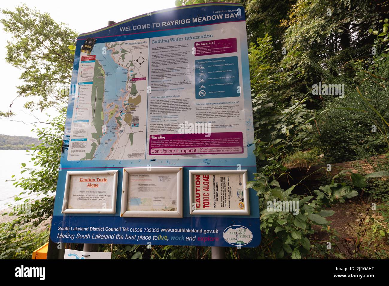 Lake Windermere Cumbria 24th August 2022 Advice warning signs of "Blue ...
