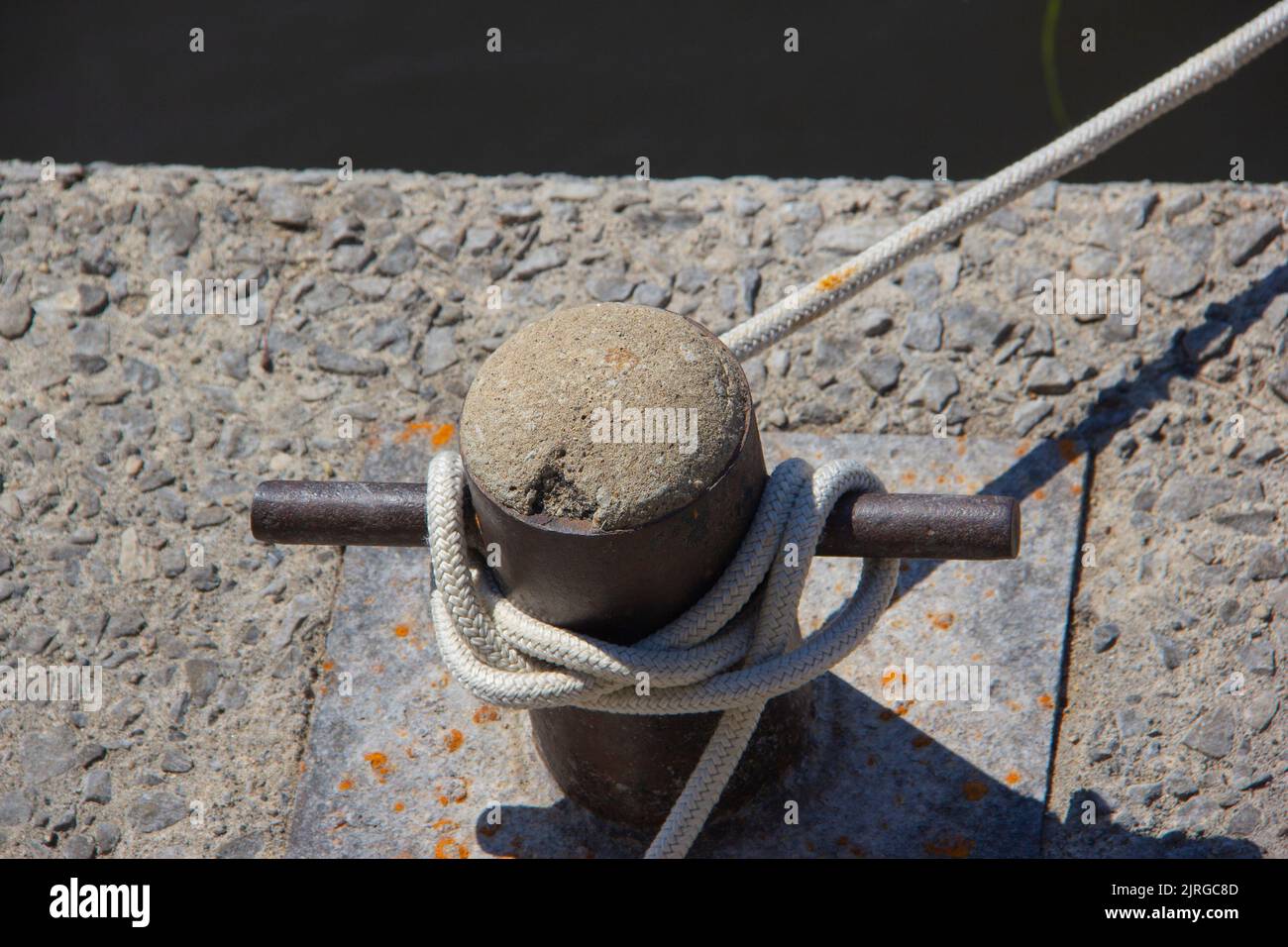 Concrete mooring bollard dock hi-res stock photography and images - Alamy