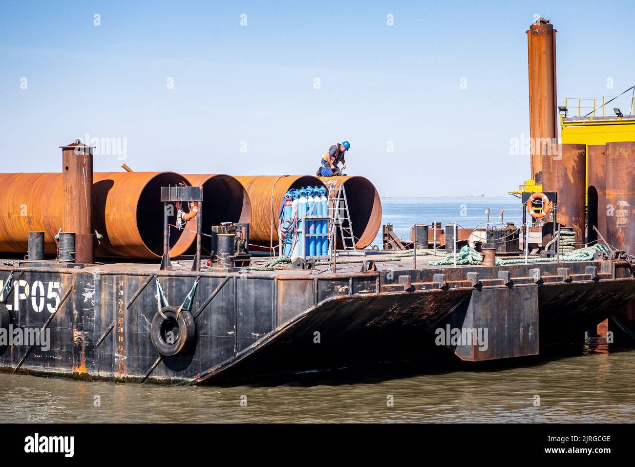 Wilhelmshaven, Germany. 24th Aug, 2022. Construction work is taking ...