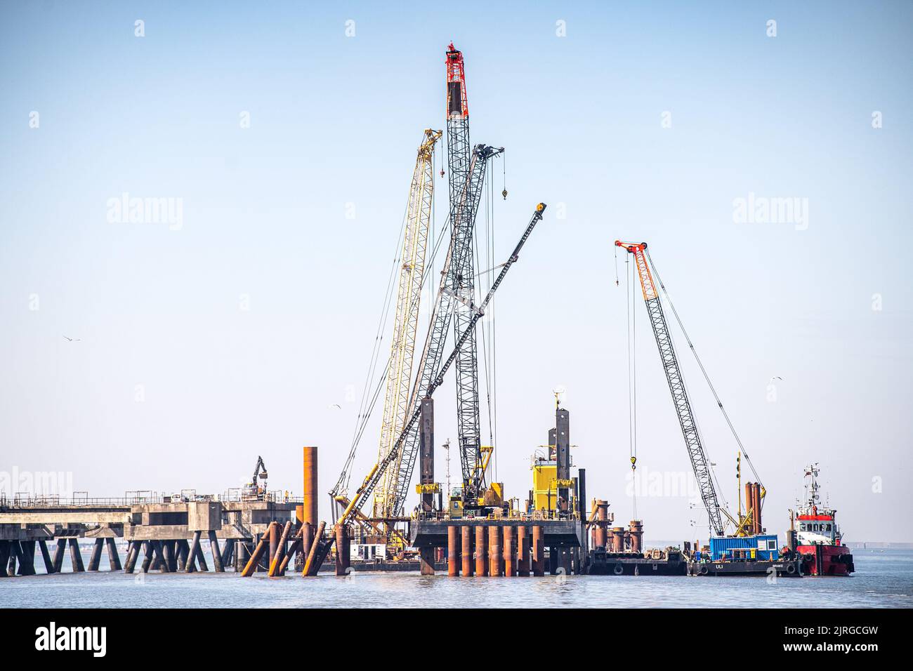 Wilhelmshaven, Germany. 24th Aug, 2022. Construction work is taking ...