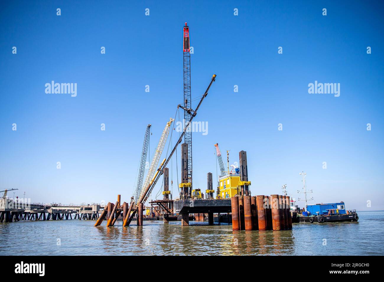 Wilhelmshaven, Germany. 24th Aug, 2022. Construction work is taking ...