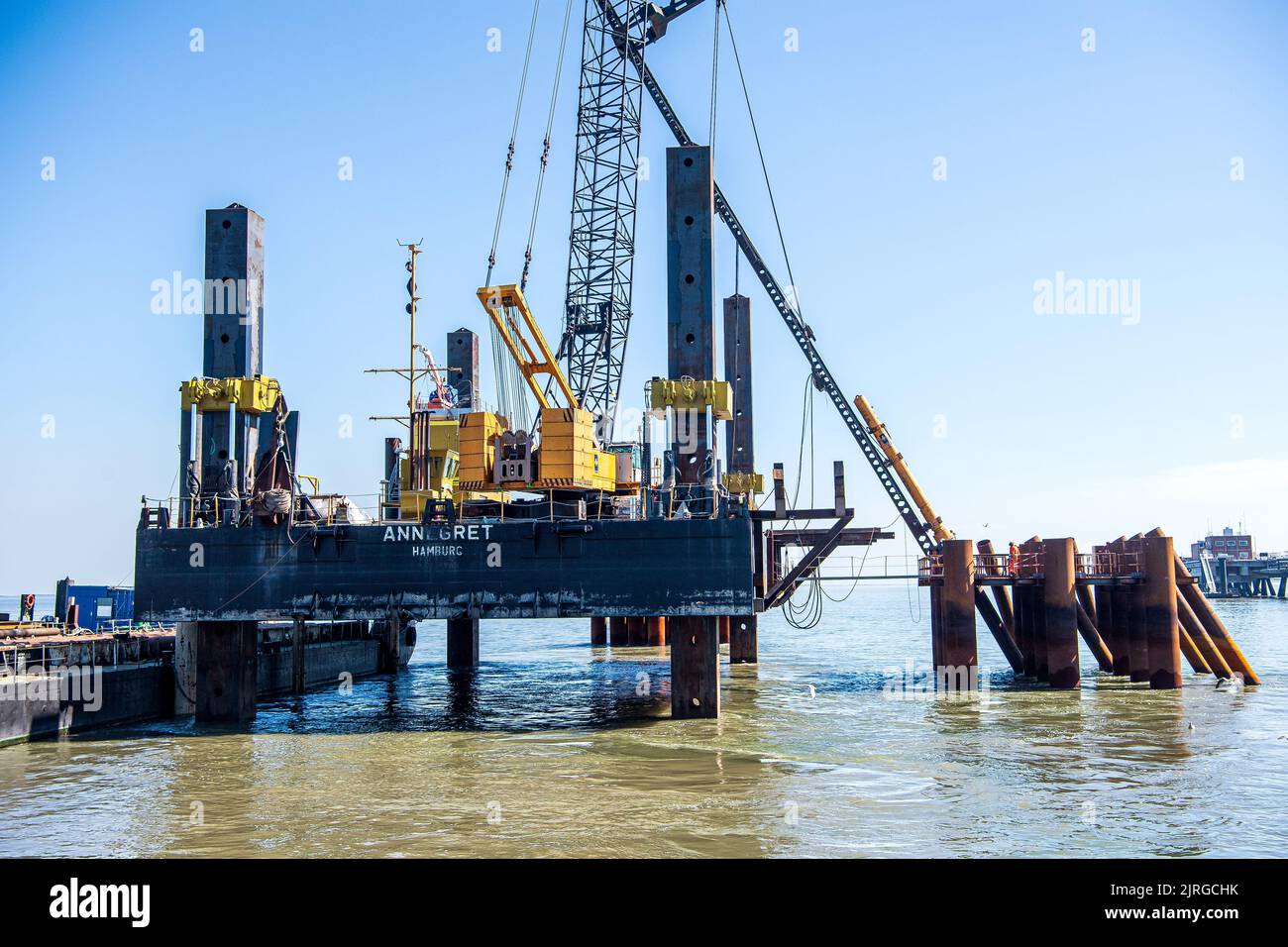 Lng regasification terminal hi-res stock photography and images - Alamy