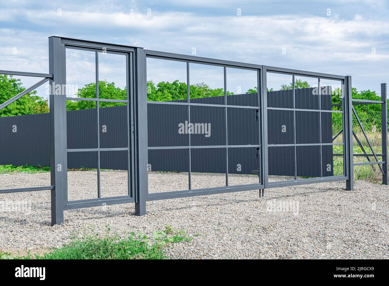 Installation of metal gates Stock Photo - Alamy